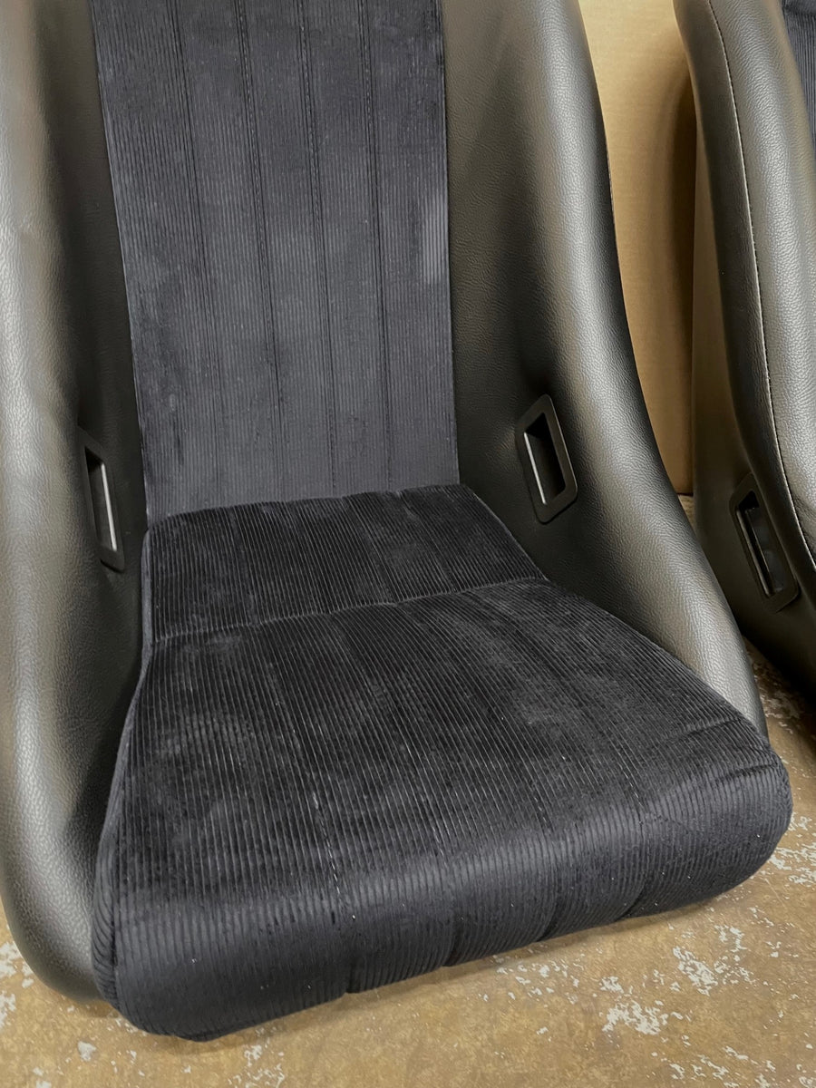 Classic CS with Headrest - PAIR – Cobra Seats